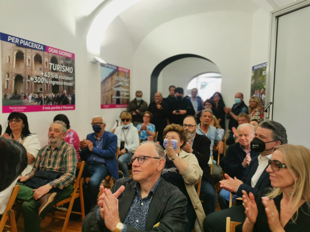 Patrizia Barbieri inaugura il point in via Cavour: "E' la casa di tutti ...