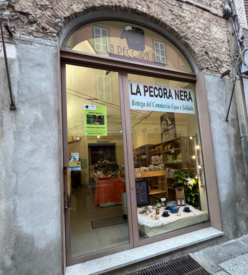 Commercio equo e solidale: dopo quasi 40 anni chiude la Pecora Nera | Libertà