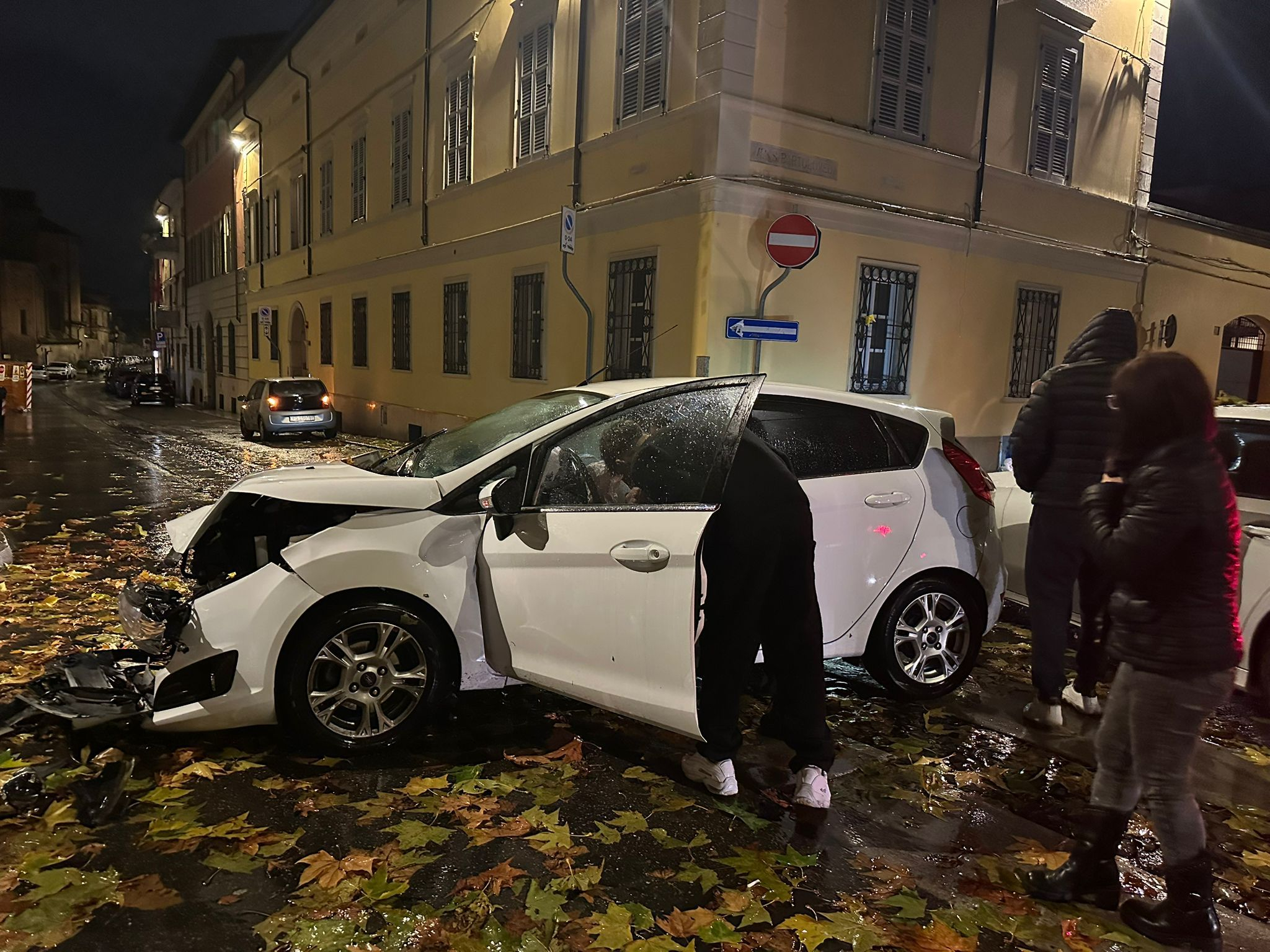 Schianti sulle strade, due feriti in pochi minuti