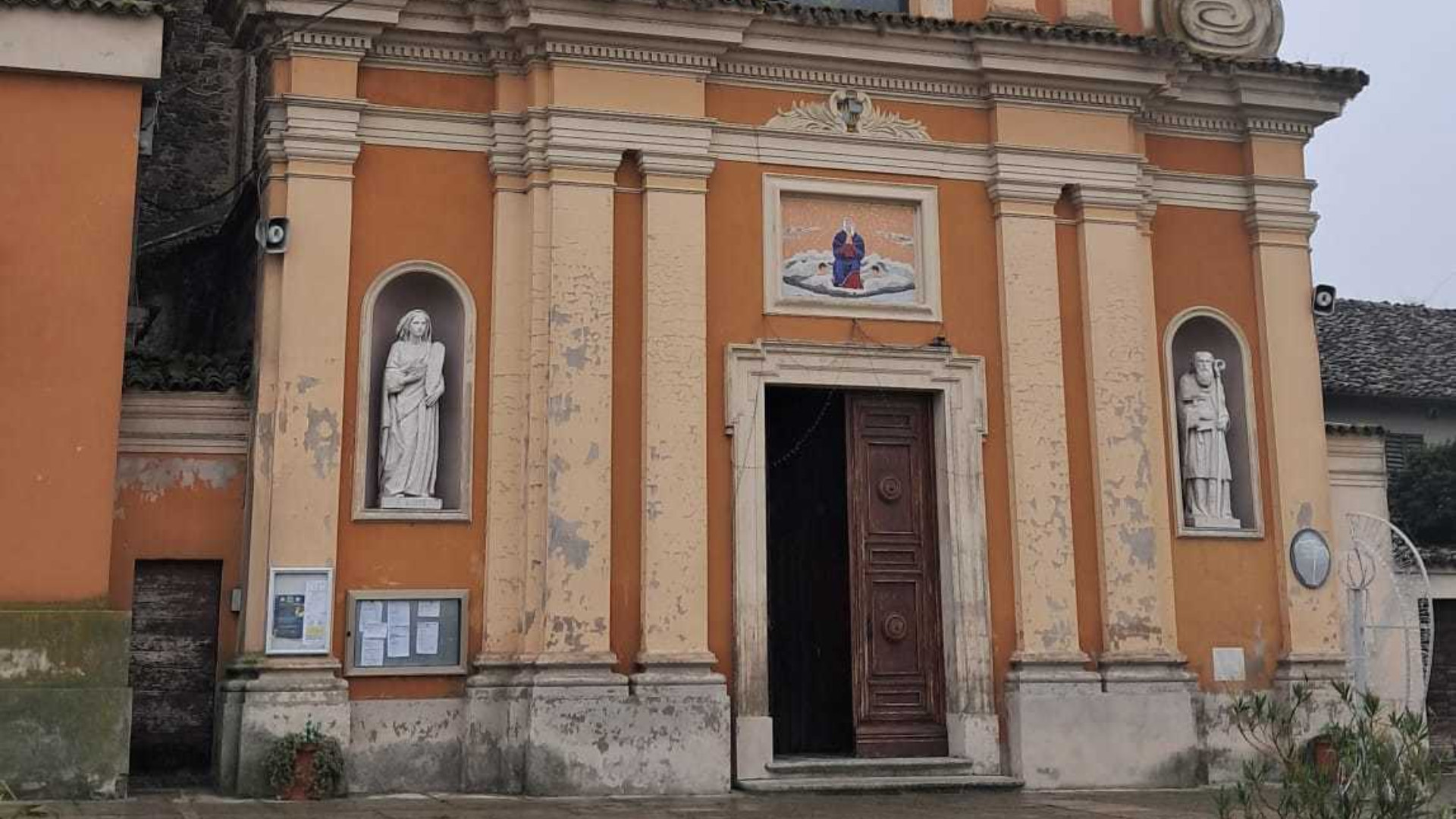 Due tecnici per il recupero della chiesa di Trevozzo
