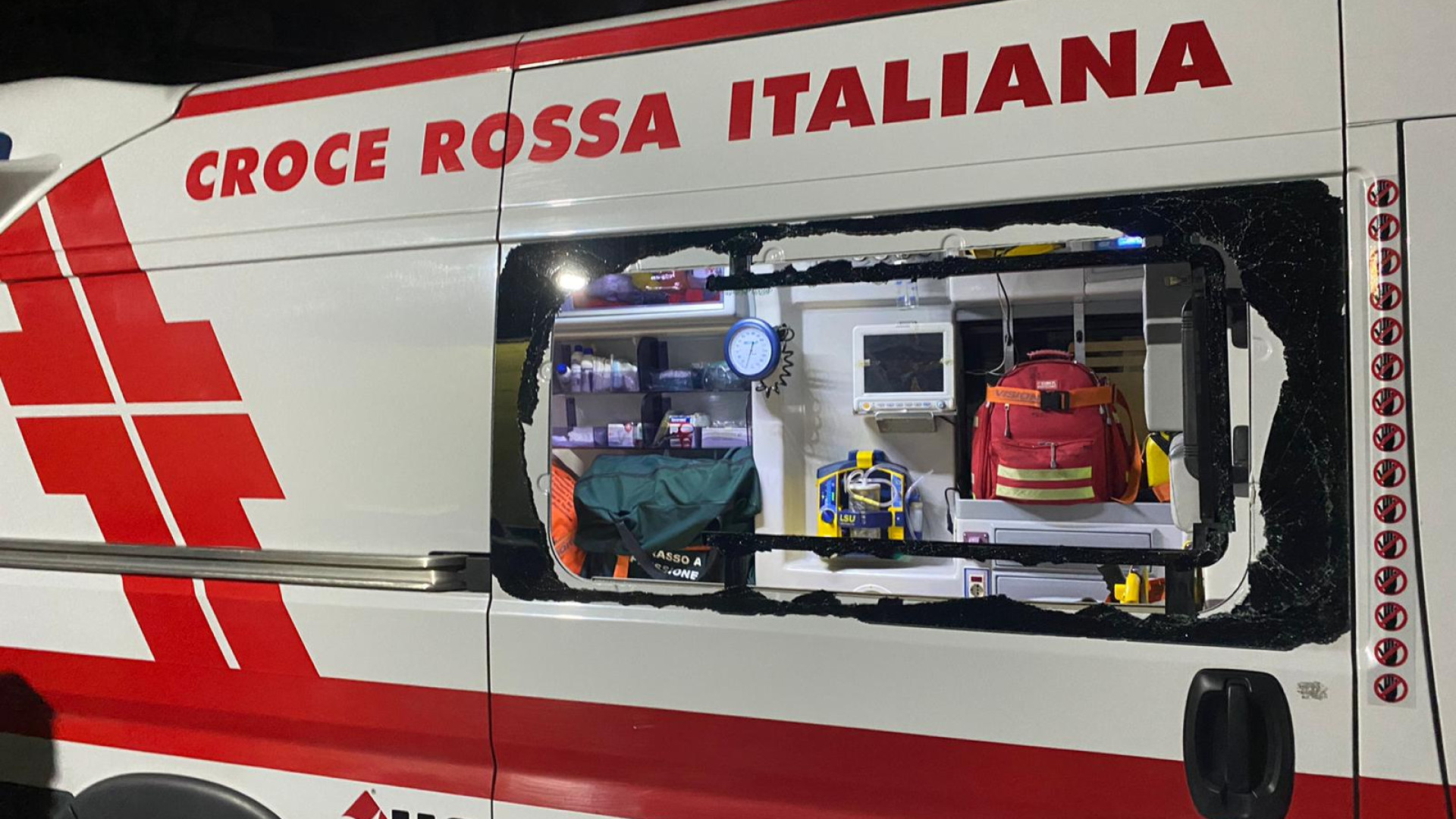 Con un calcio distrugge l'ambulanza. Nani, 118: "Problema sicurezza. Serve sistema di allarme ...