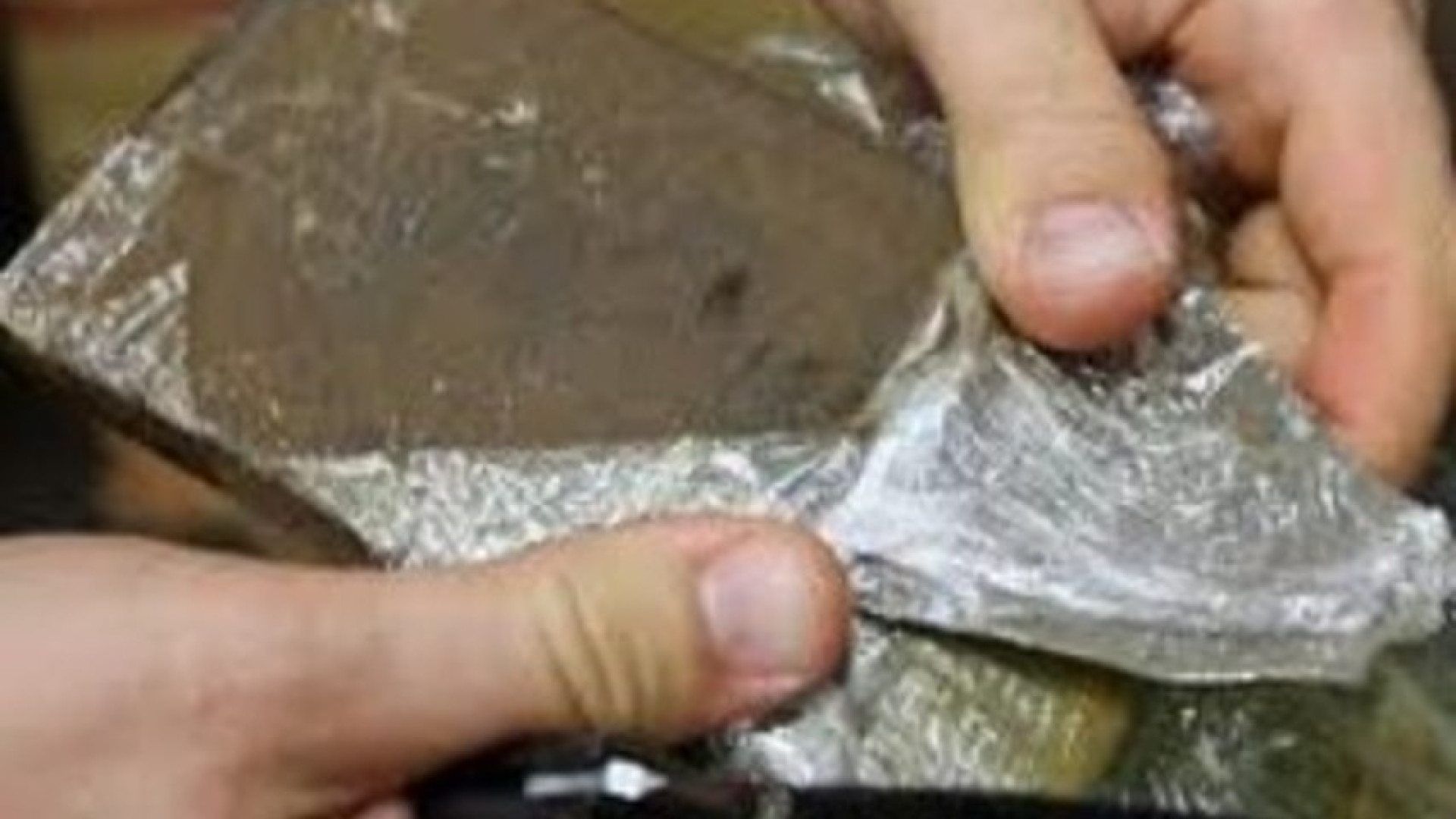 Mezzo chilo di hashish e un etto di cocaina nascosti in auto: arrestato ...
