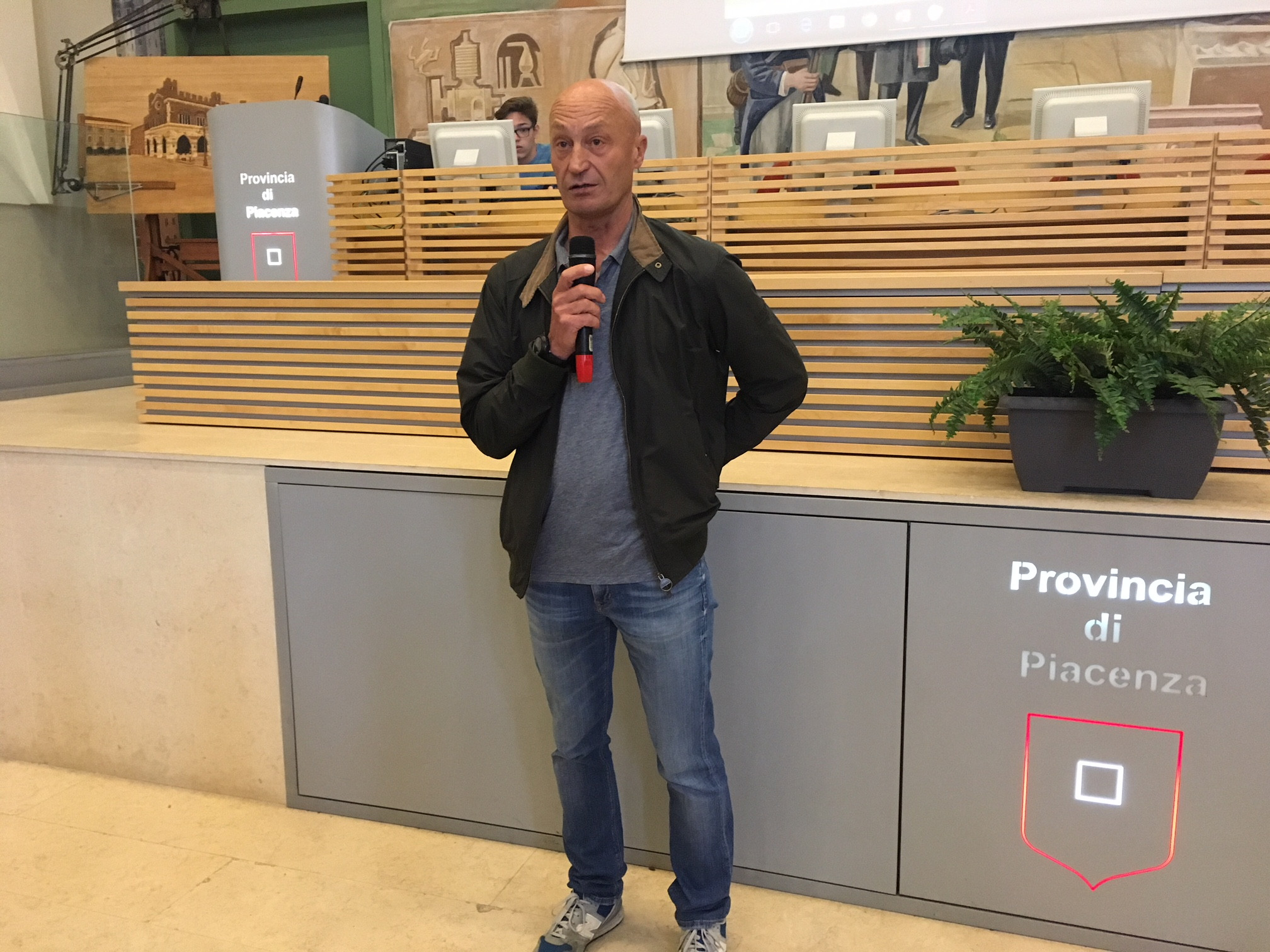 "Montagna è passione e paura": l'alpinista Mondinelli all'Isii Marconi | Libertà