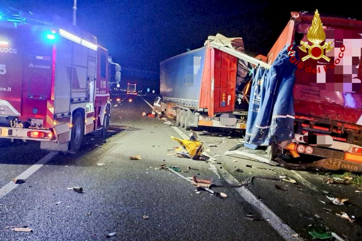 Tamponamento tra due Tir in autostrada A1 all'altezza di Alseno, feriti ...